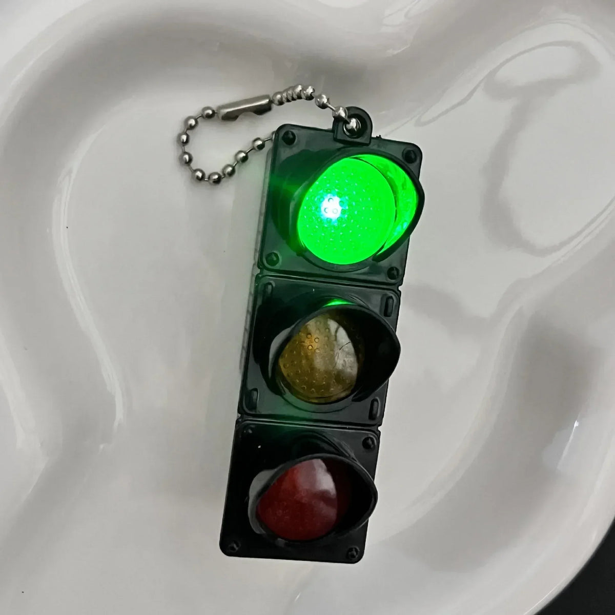 Traffic Light Keychain – White Market